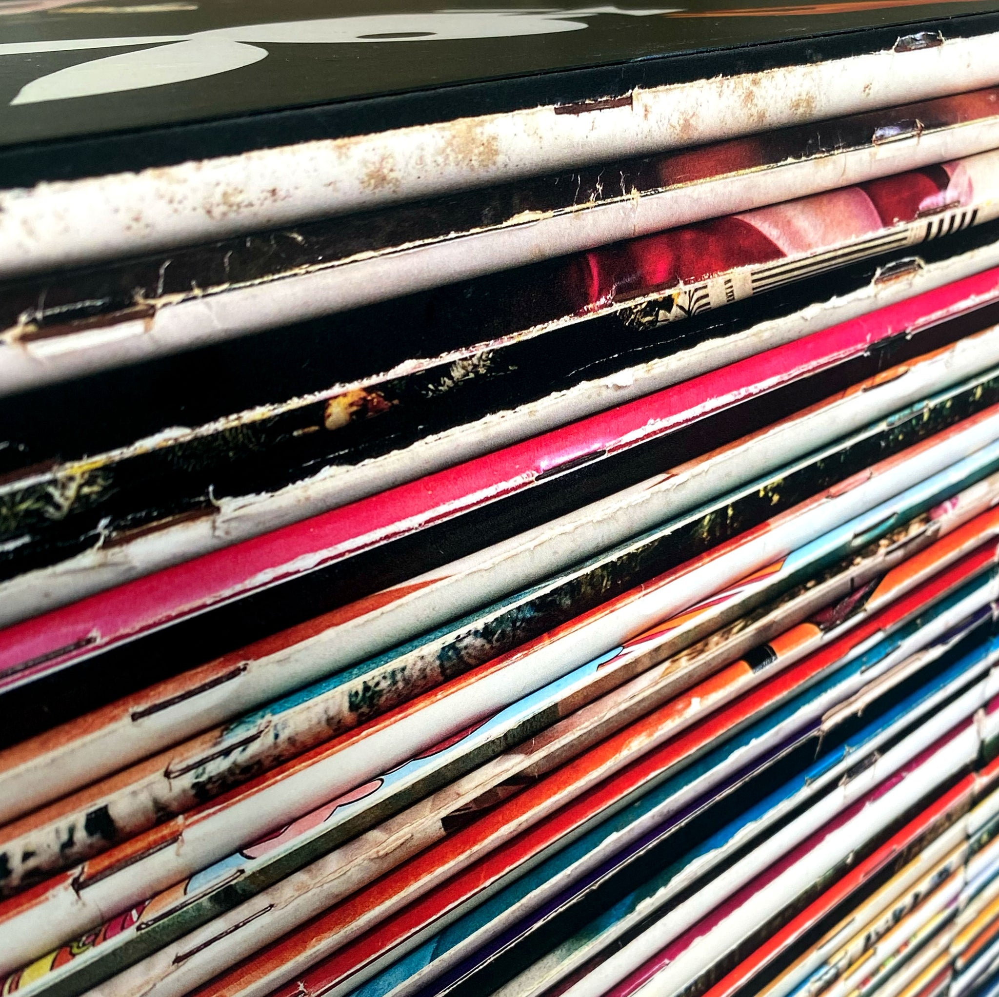 Play 1974 Retro Magazine Table – casanarco